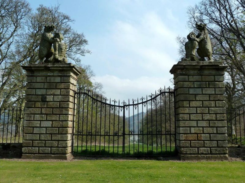 Discover Scotland's Hidden Gems with Tourist Guides
