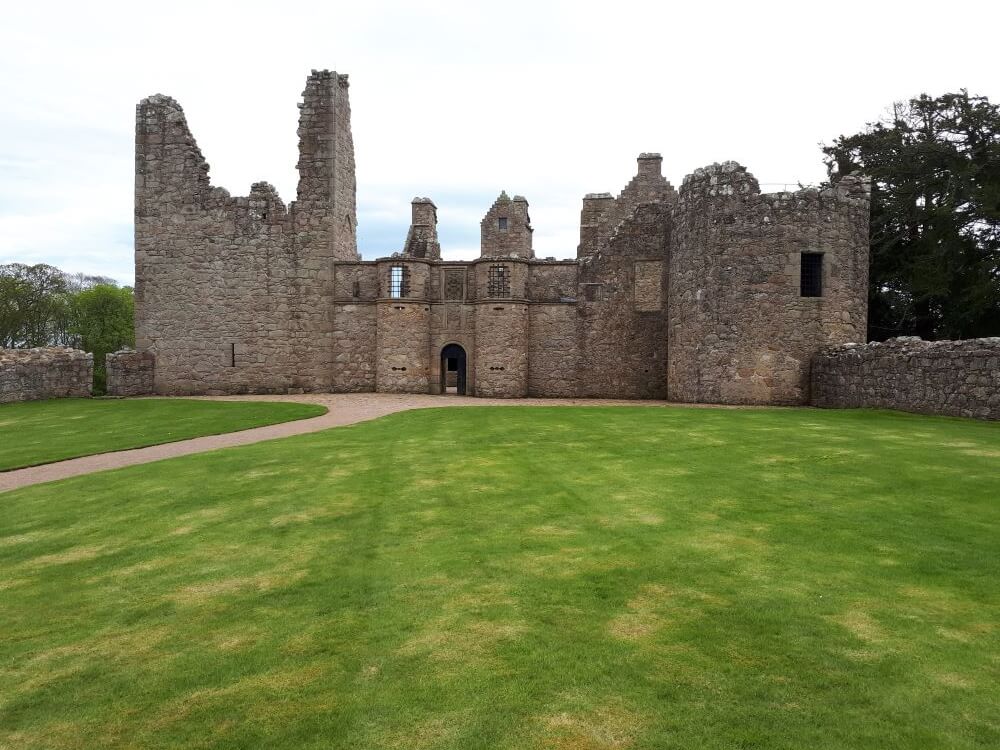 Discover Scotland's Hidden Gems with Tourist Guides